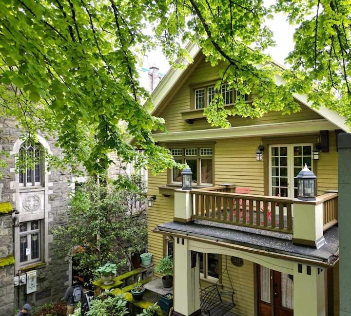 Private Room, Entrance, Bath -Historic Hafner Haus - Portland, OR