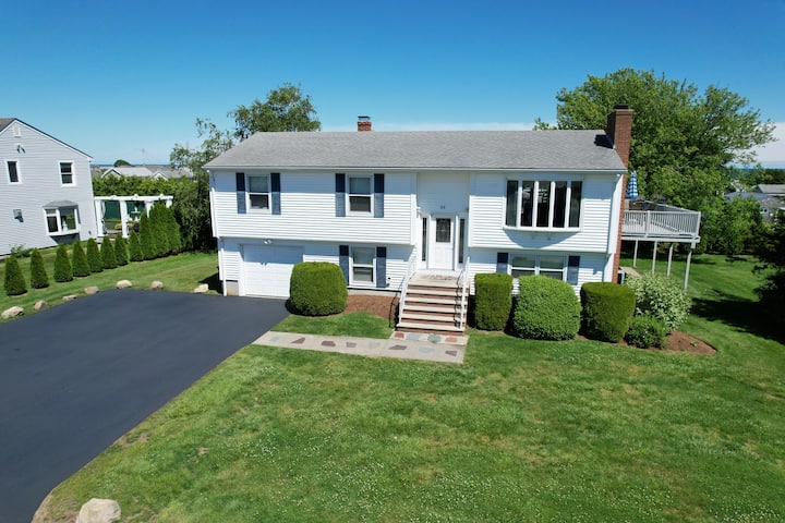 Beaches And A Beautiful House! Just Missing You! - Narragansett, RI