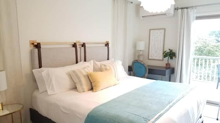 Sorrentine King Room At Endicott Gardens 21 & Over - Gold Beach, OR