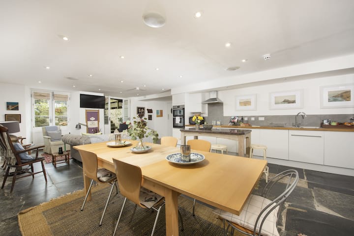 Hypatia Apartment - Close To Beaches, Dog Friendly - Penzance