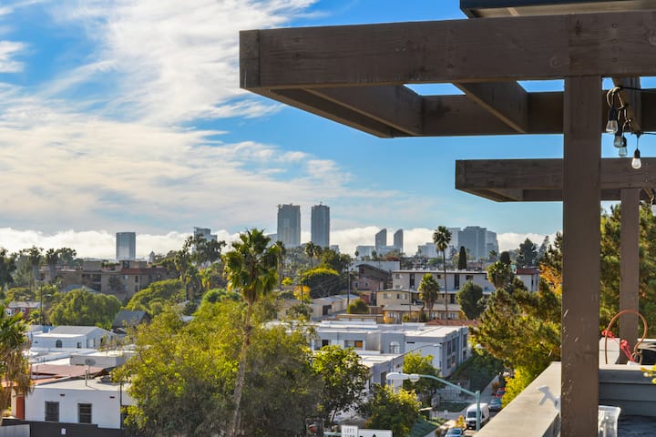 Modern 4-story Townhouse | Roof Deck & Ocean Views - San Diego, CA