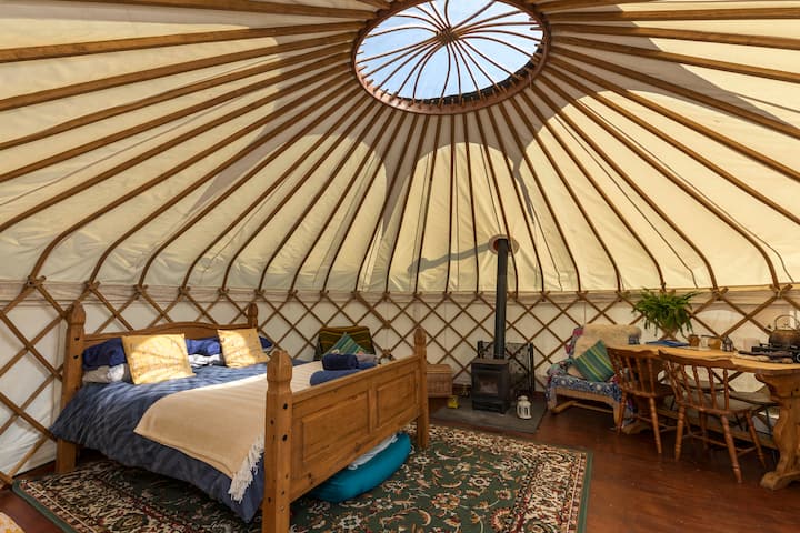 Beautiful Yurt With Breathtaking South Downs Views - Amberley Castle