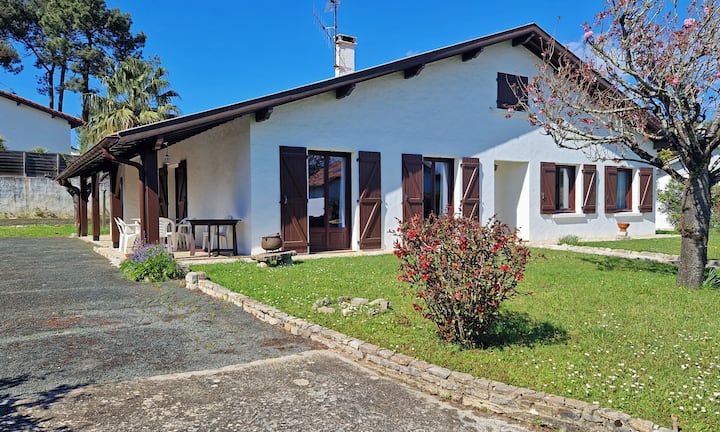 Maison Avec Jardin à Anglet,  Proche Plage & Golf - Anglet