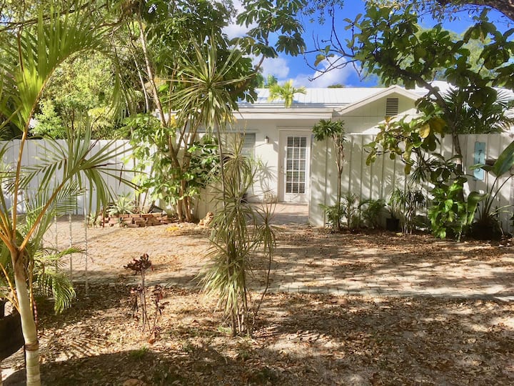 Tropical Guest House - Heart Of Ft. Lauderdale! - Fort Lauderdale