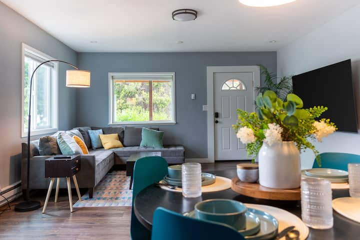 Central 2br W/ Heated Bath Floors And Front Porch - Seattle