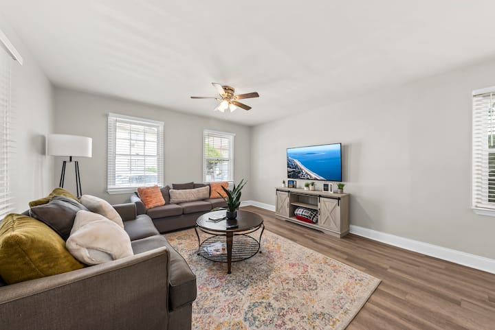 Downtown Charleston Walk To Musc And Roper: Unit B - Charleston