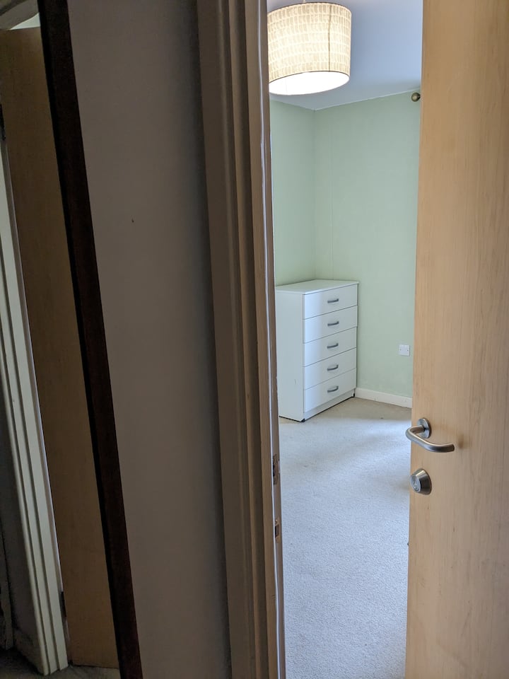 Room In A Calm Space - Great Area & Links To City - Barking