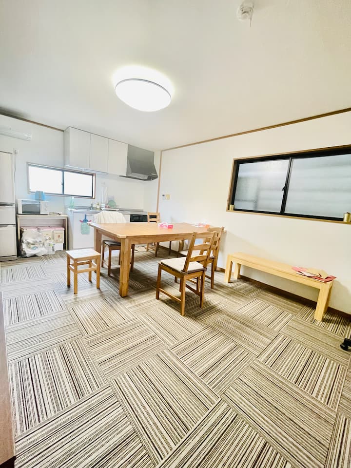 宽敞独栋一户建/双浴室/双厕所/可接待12人聚会住宿/邻近天下茶屋车站/直达关西机场无须换乘 - Ōsaka