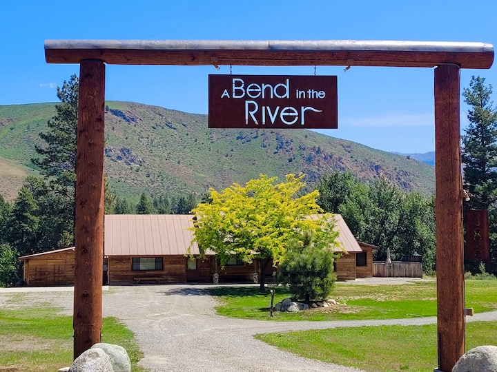 A Bend In The River Lodge- 2 Bedroom Option! - Winthrop, WA