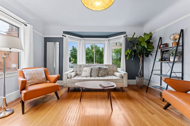 Spacious, Living Room, 2 Queen Beds & 2 Baths - San Francisco, CA