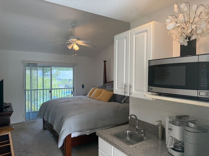 Sky View Kitchenette (3rd Floor In Fountains) - Land O' Lakes, FL