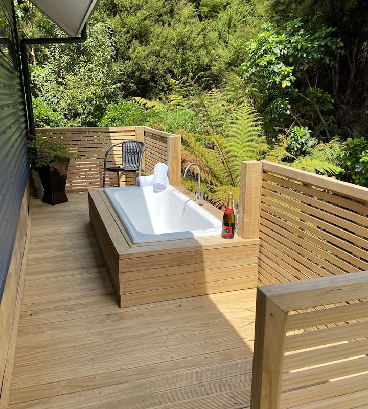 Treetops Cottage - Little River, New Zealand