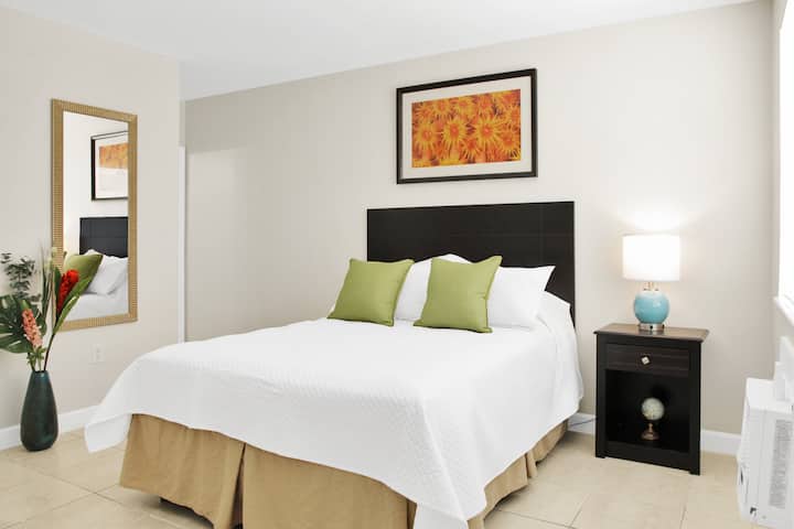 Smart Tv | Free Parking | Kitchen | Walkable - Miami, FL