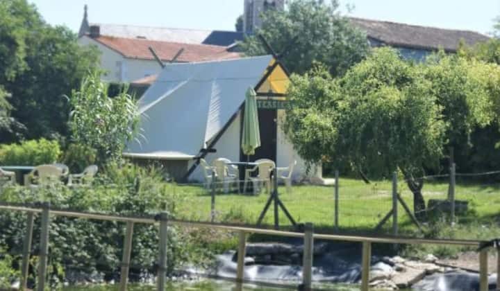 Lodge Insolite | Toile Trappeur "Le Petit Caribou" - Marais poitevin