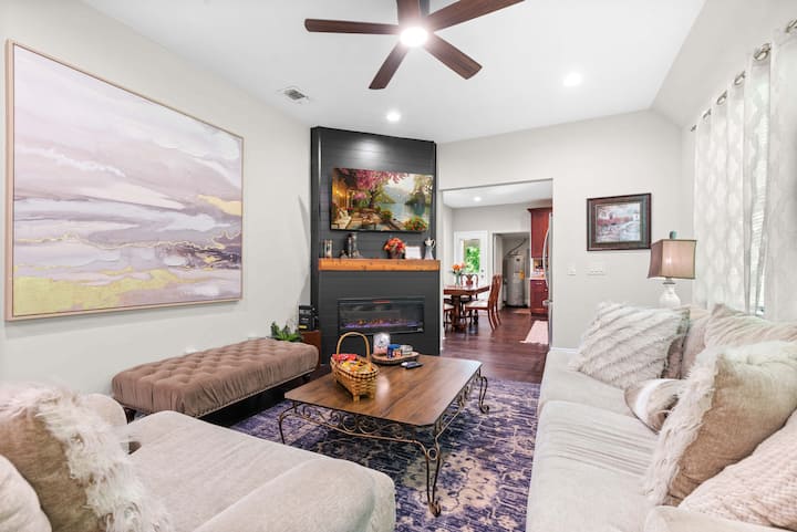 Springfield’s Precious Home (Upstairs Unit) - Jacksonville, FL