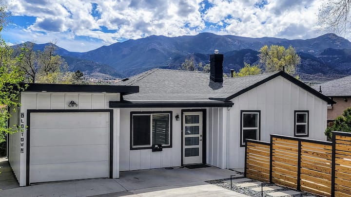 *Old Town* Separate Suite* Queen Bed* Smart Tv* - Colorado Springs, CO