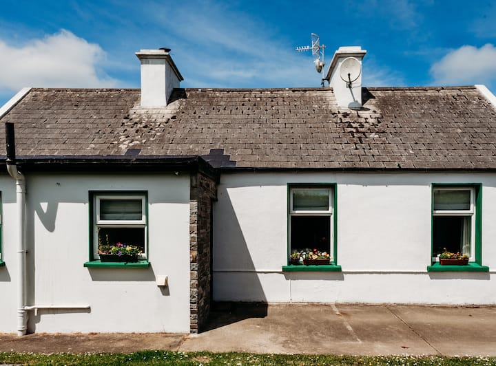 A Charming Cottage Built In 1935, Giant's Cottage - County Clare