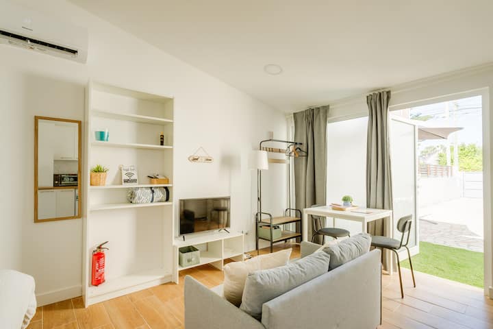 Charming Aroeira Beach Studio - Almada