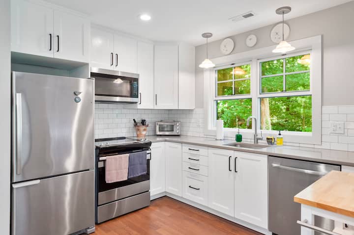 Light, Bright & Downtown Wvl - Weaverville, NC