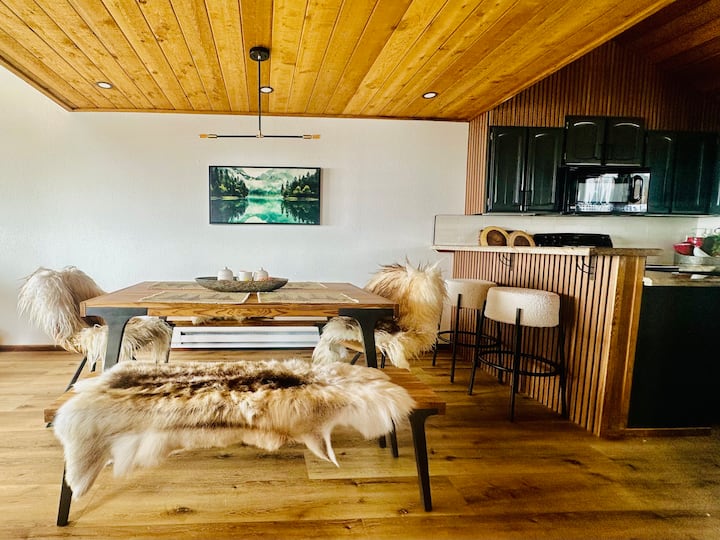 Ritz On The Ridge. A Rare Gem & Guest Favorite - Mammoth Lakes, CA