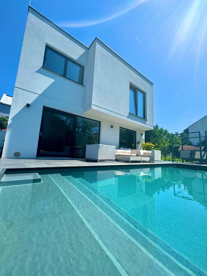 Luxury-pool-villa, 15min. To City Center, For 4-6 - Vienna