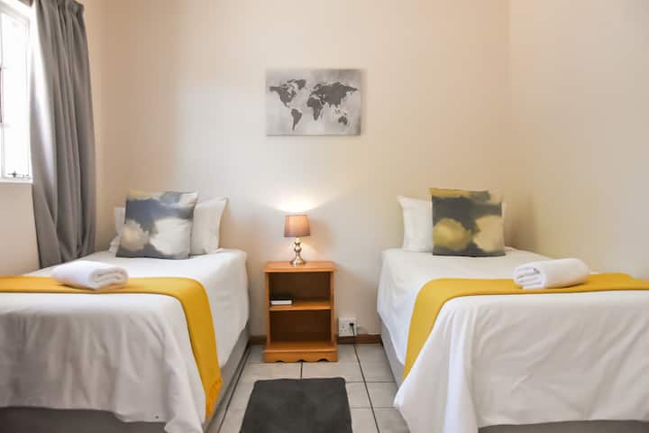 En Route Room 11 - 2 X Single - Beaufort West