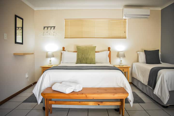 En Route Room 4 - 1 X Double 2 X Single - Beaufort West