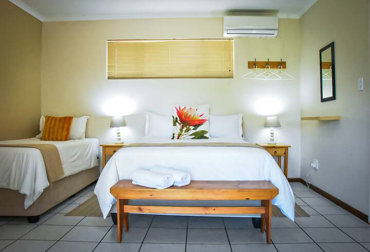 En Route Room 5 - 1 X Double 2 X Single - Beaufort West