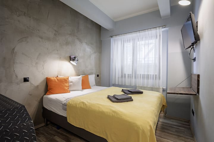 26 - Industrial Design, Central Yet Local Location - Praag