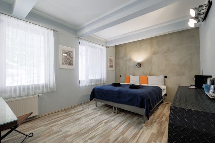 26 - New! Unique Design : Central & Hip Location! - Praga