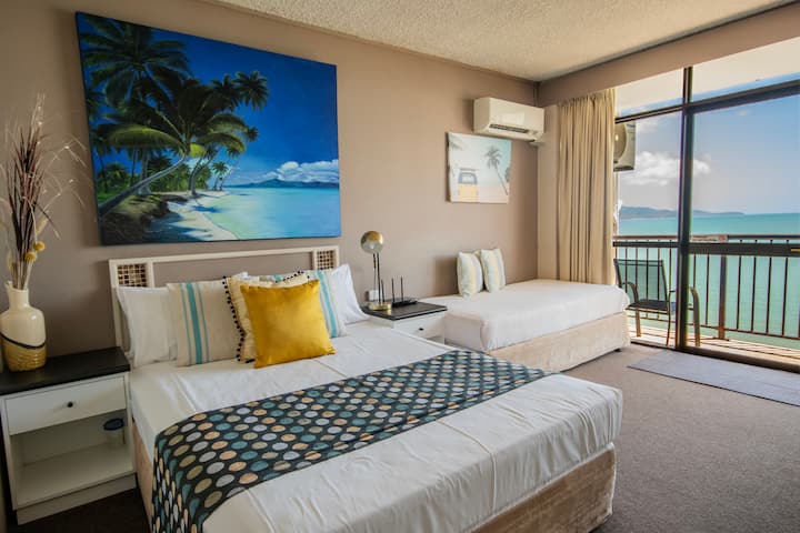Absolute Seaside Studio, Free Parking, Wifi & Pool - Townsville