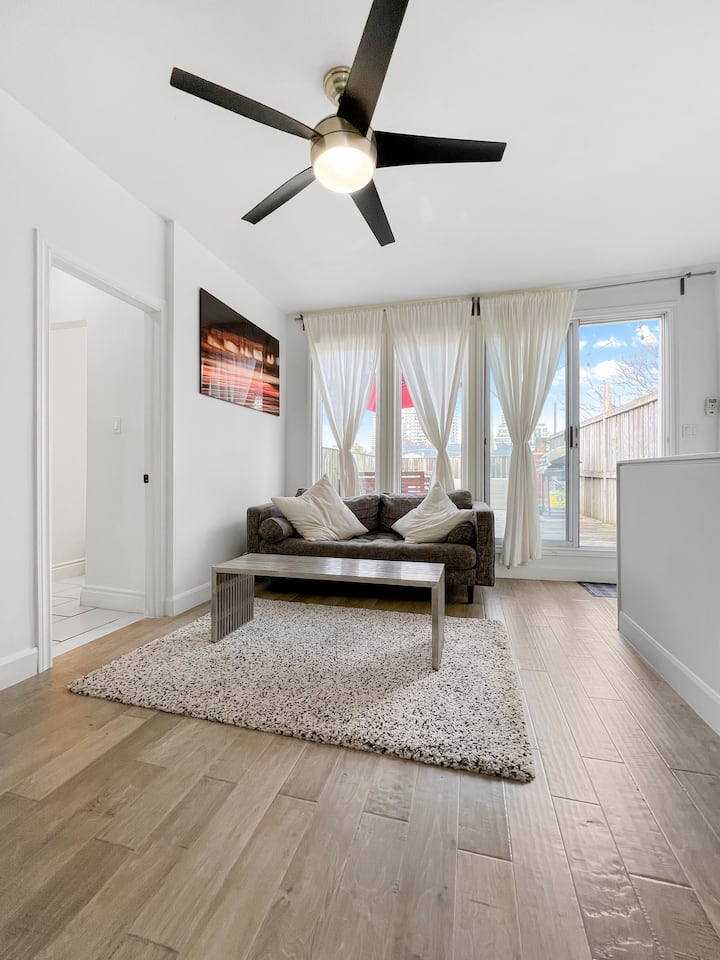 Victorian Charm With Private Rooftop Deck - Toronto