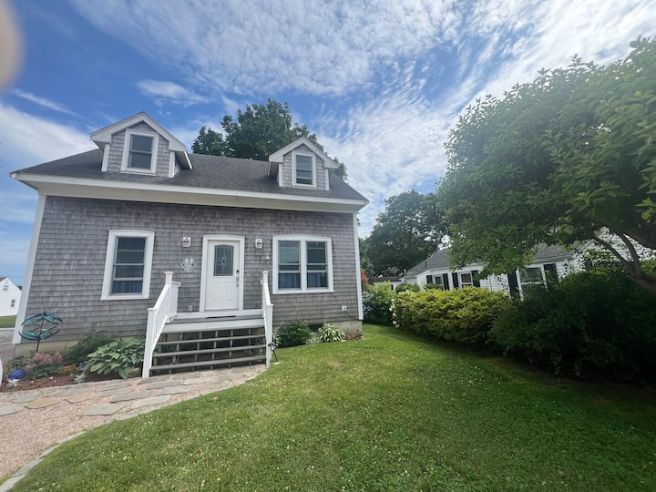 Quaint Matunuck Beach Getaway - Rhode Island