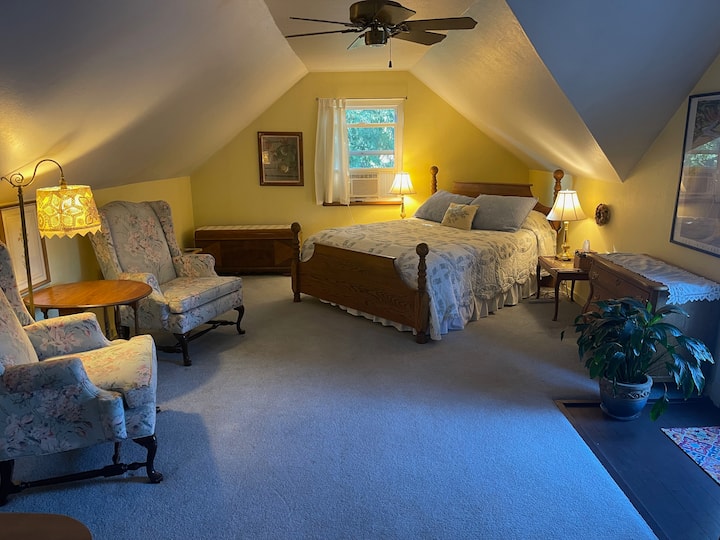 Victorian Room With A View - Grass Valley, CA
