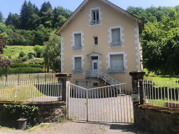 Maison Vic-sur-cère - 2 Chambres / 4 Personnes - Vic-sur-Cère