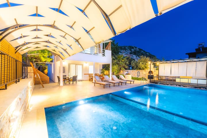 Beautiful Villa With 4 Bedrooms, Private Pool - Kalkan