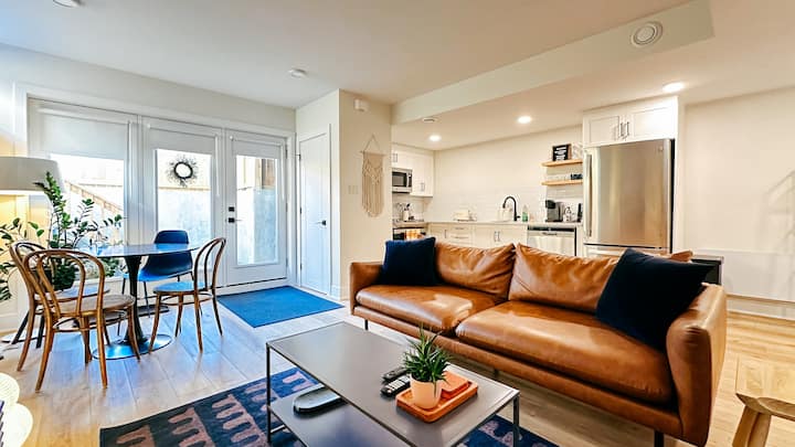 Cozy And Modern In Ottawa's Westboro Village - Ottawa