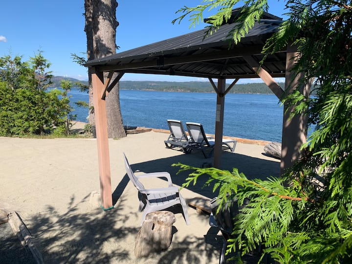 Beach Front -Luxury -Private Hot Tub -Sandy Beach - Campbell River