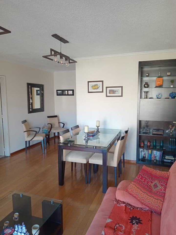 Luminoso Y Cálido Depto. Con Garage En Pocitos - Montevideo