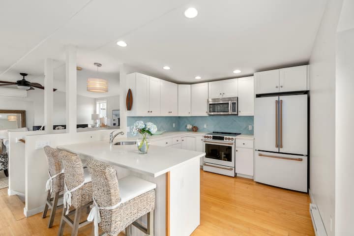 Water Views -Walk To Beach ! - Newburyport, MA