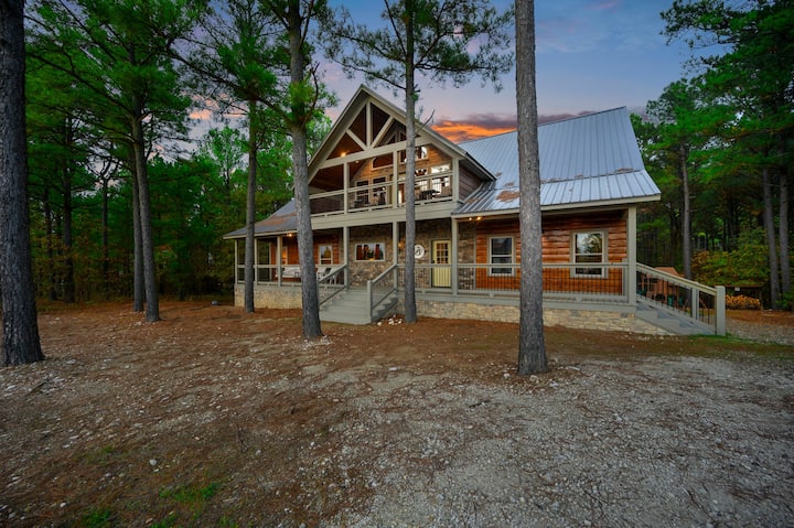 Trophy Buck Lodge - 5 Bed + 5 Ensuite Bath Cabin - Broken Bow, OK