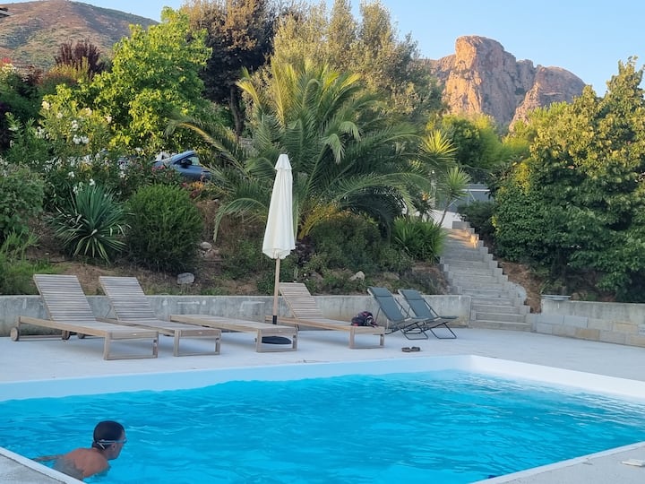 Villa à La Campagne Avec Piscine. - Alata