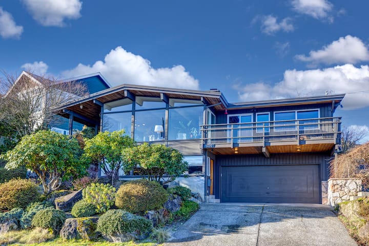 Stylish Seward Park Hideaway Near Lake Washington - Seattle, WA