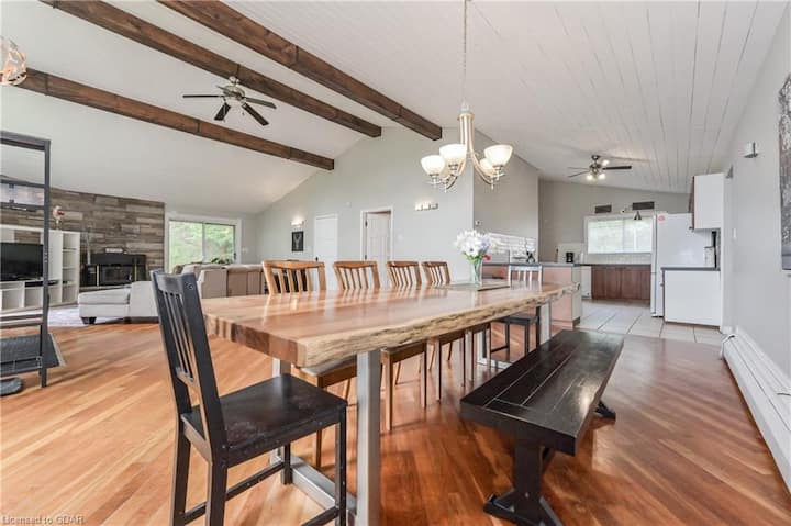 Country Oasis In The Village - 4 Bed - 2 Bath Home - Fergus