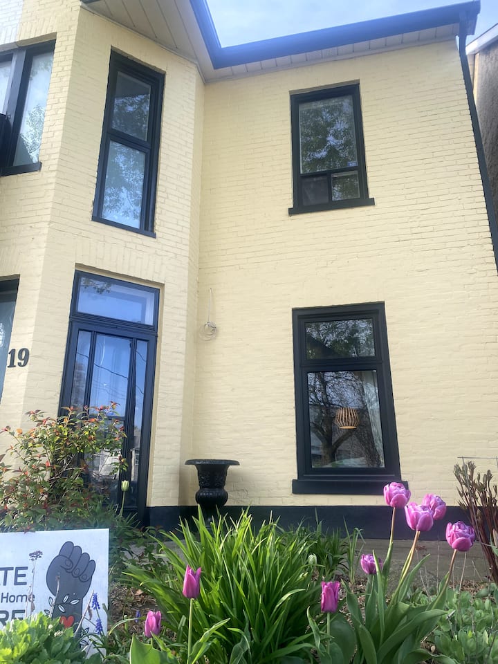 Cute Junction Home With Backyard (Near Transit) - Toronto