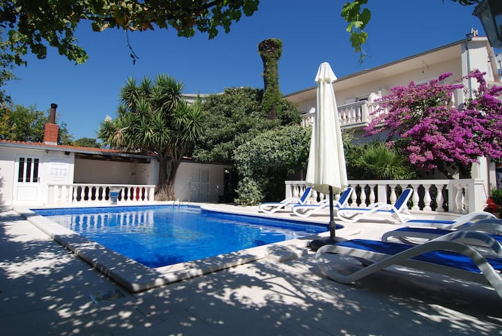 Room With Pool In Kaštela Near Split And Trogir - Trogir