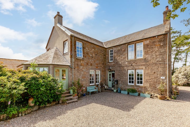 Unique, Romantic Chateau Within Country House - Saint Andrews