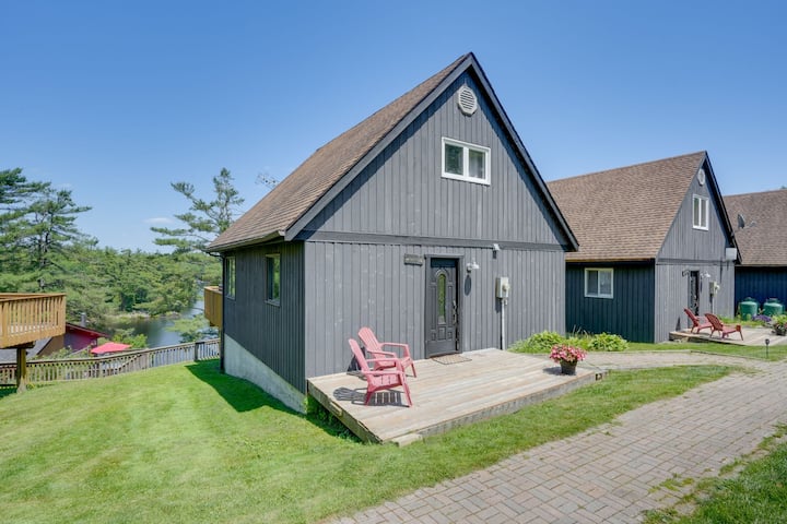 Deer Chalet | Muskoka Lakefront Retreat | Sleeps 5 - Gravenhurst