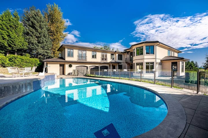 Gorgeous West Vancouver 3 Bdrm + 2.5 Baths Home - West Vancouver