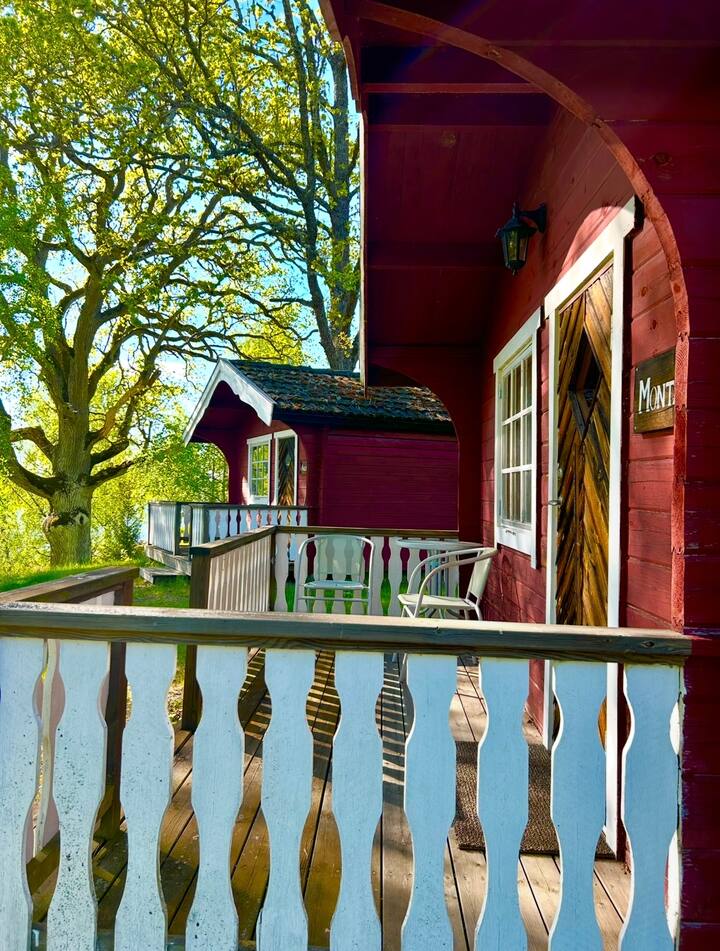 Lakeside Cabin, 4 People, Private Lake Access - Malmköping